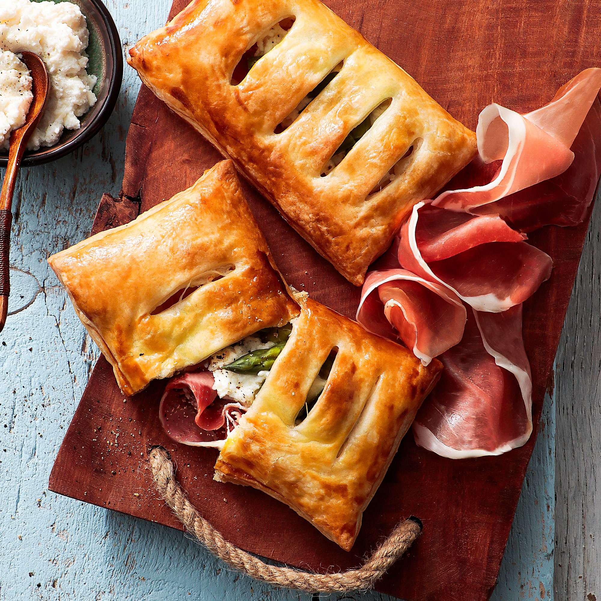 Fagotti di pasta sfoglia con asparagi e Prosciutto di Parma | Consorzio ...